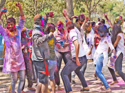 Save water this Holi, pollution board appeals to revellers | Noida News ...