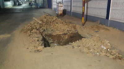 Un-Barricaded Excavation, Moira Street - Times of India