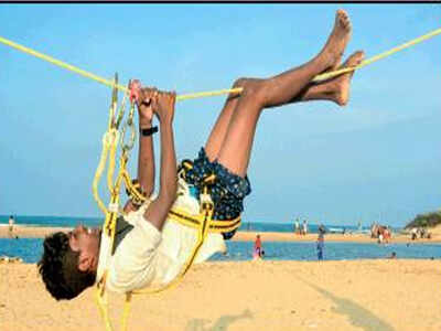 Harbour Beach Interestingly: Parasailing a crowd puller in Tuticorin ...