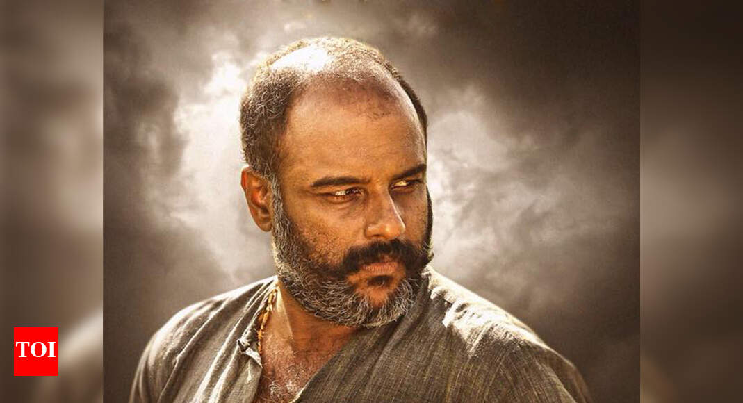 Murali Gopy looks menacing in Kammarasambhavam’s latest poster ...