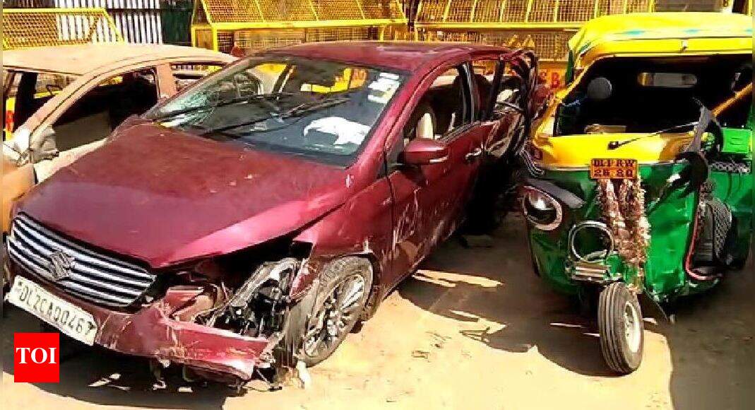 Delhi Card Accident: Delhi: 17-year-old rams car into auto, killing its driver | Delhi News ...