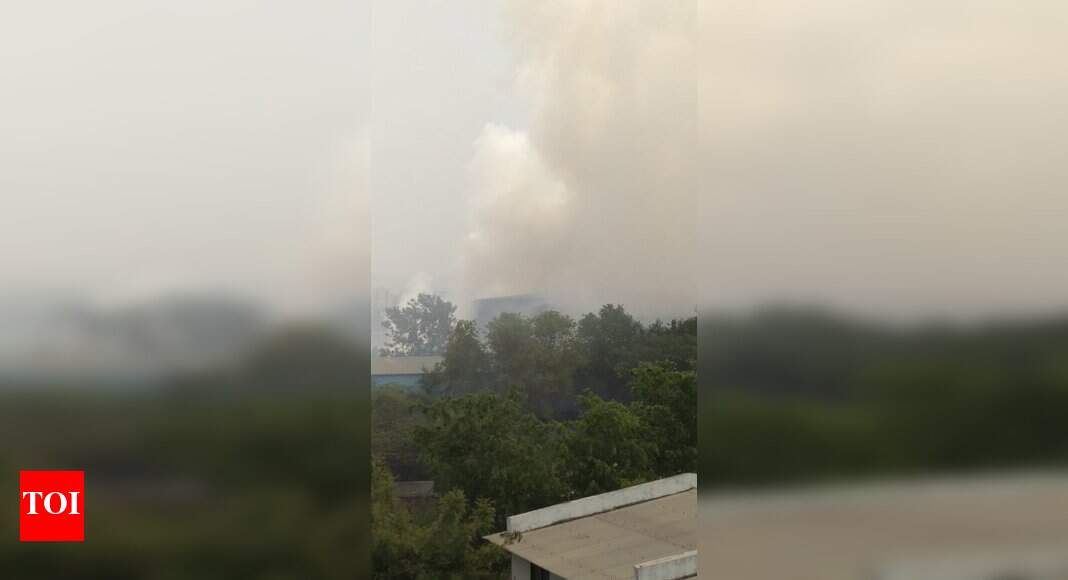 Garbage being burnt at Ramtekdi garbage dump - Times of India