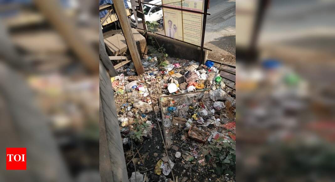 Stinking Garbage next to matunga Police station - Times of India