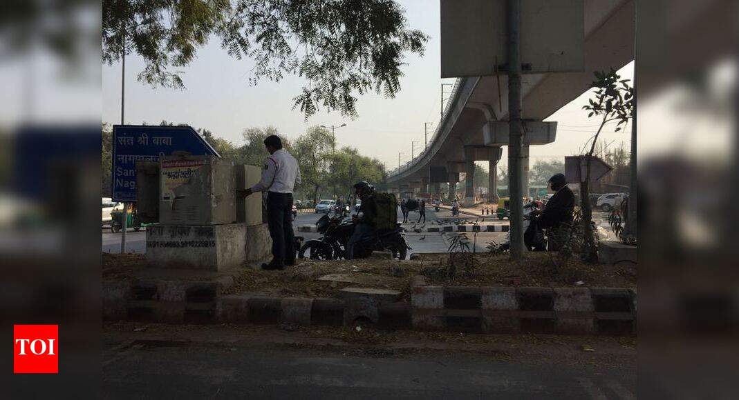 No traffic rules for two-wheelers? - Times of India