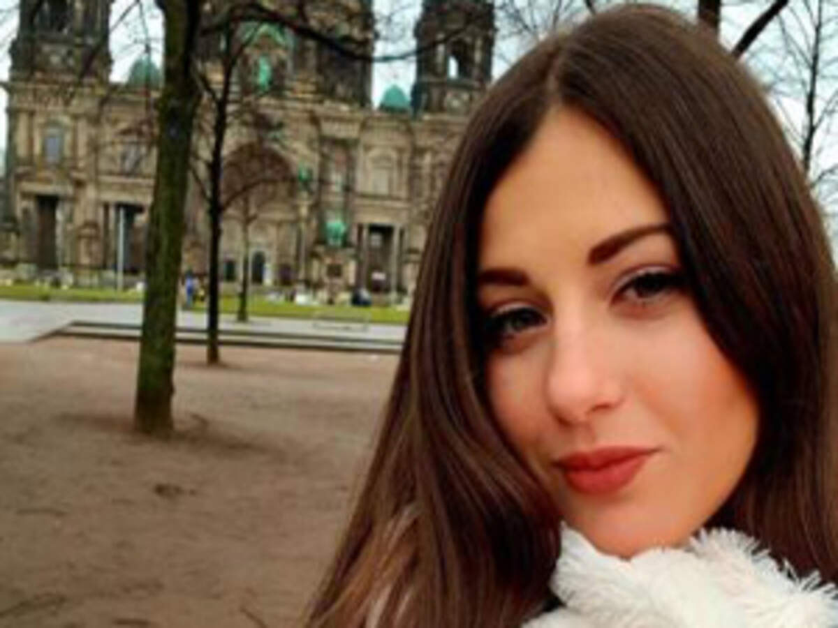 Beauty queen dies in a horrific car crash