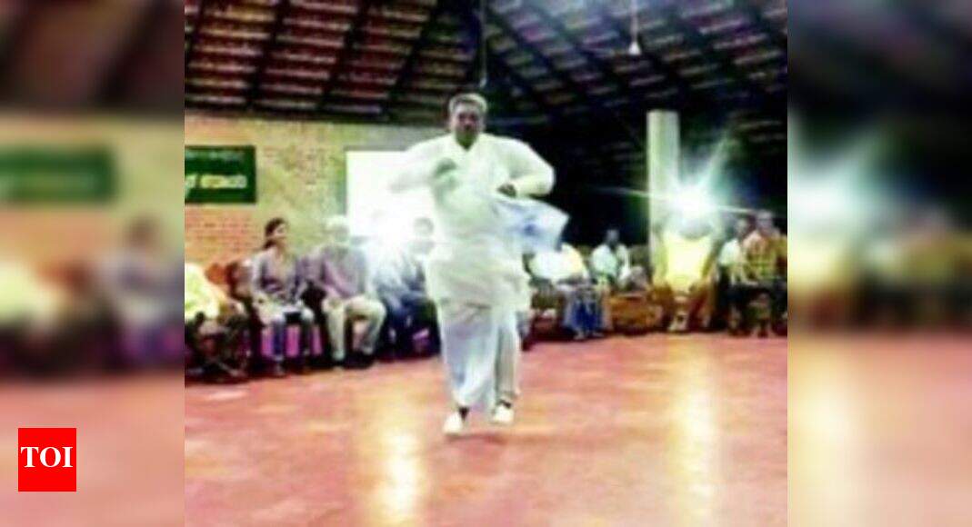 Siddaramaiah Dancing: Karnataka 'CM Siddaramaiah' dance video goes ...