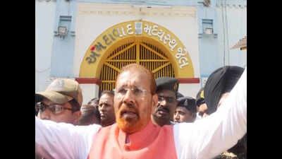 Retired Dig D G Vanzara: D G Vanzara: Modi questioned in Ishrat case ...