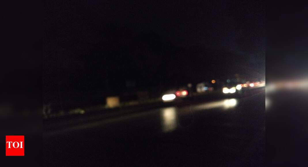 No street lights for days - Times of India