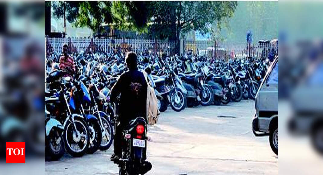 HR & CE bars two-wheeler entry through Rajagopuram | Trichy News ...