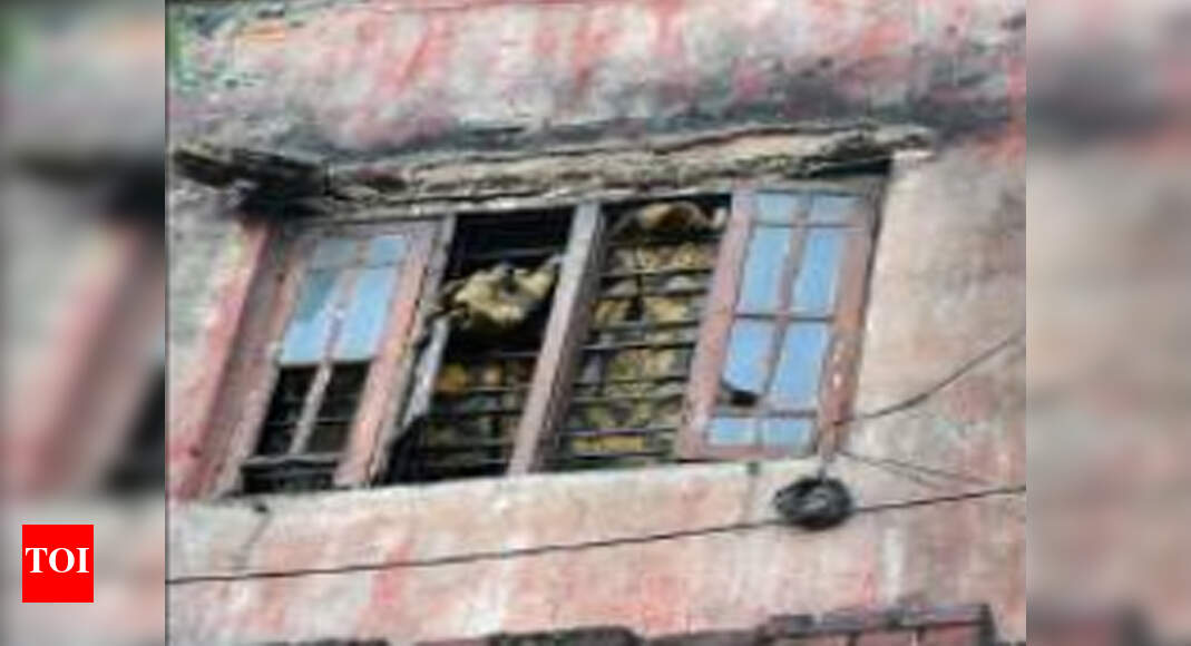 Cornice collapse at century-old market injures five in North Kolkata ...