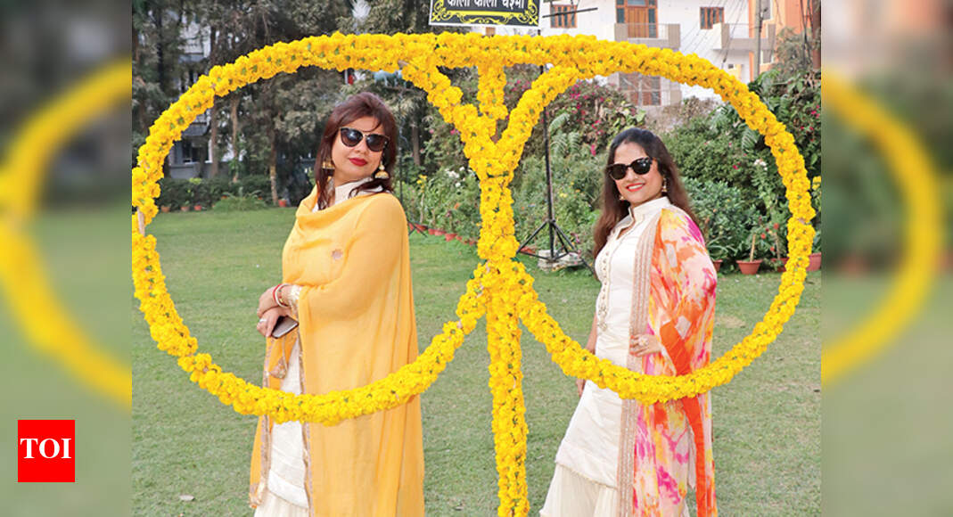 A phoolon waali Holi for Banarasis | Events Movie News - Times of India