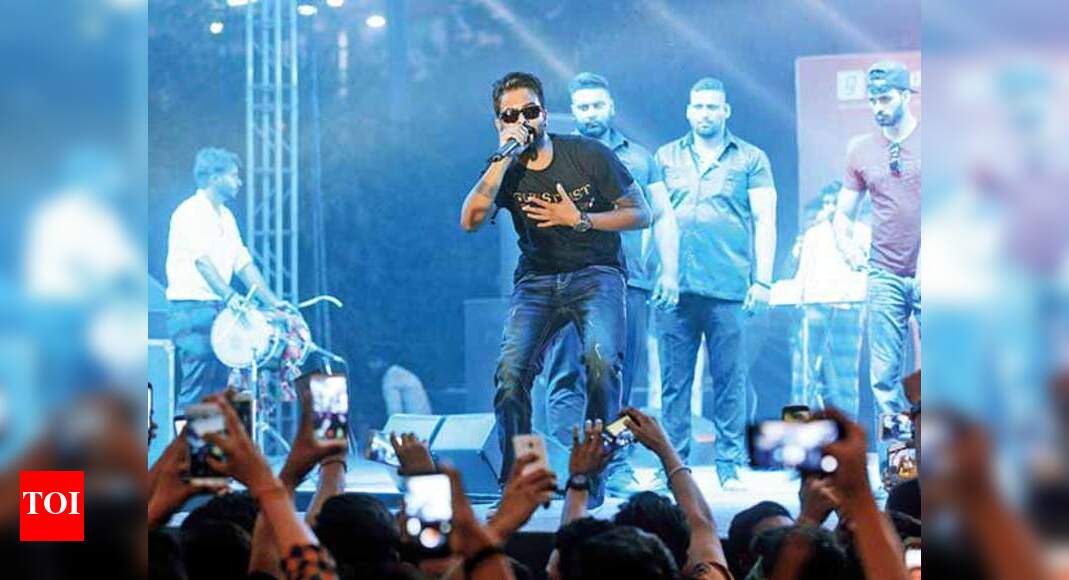 ‘Badnam’ singer Mankirt Aulakh performs at Hans Raj College | Events ...