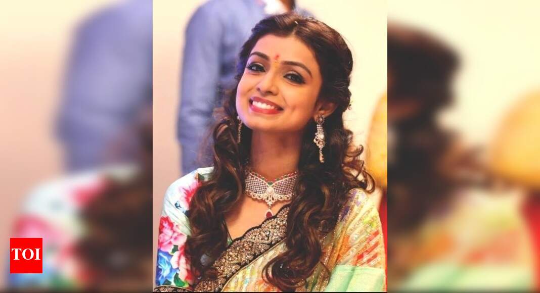 Mayuri Deshmukh's play gets fabulous response in Pune | Marathi Movie ...