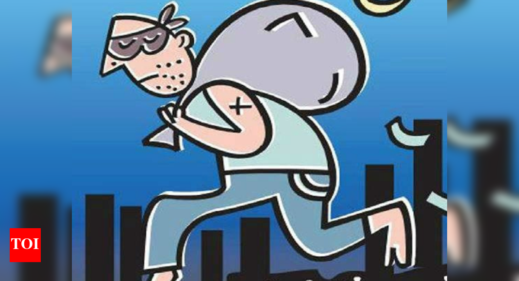 Delhi Cash Van Robbery: Robbers open fire, flee with Rs 16 lakh from ...