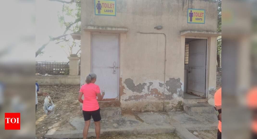 Sports complex public loo locked - Times of India