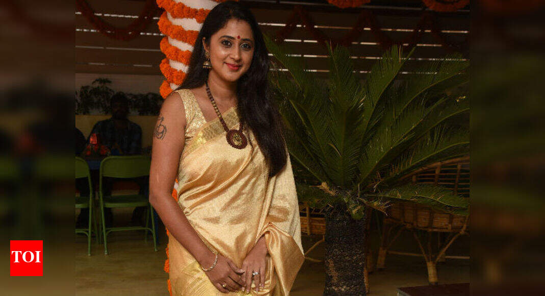 Actress Kanika looked pretty in saree at the launch of Paati Veedu ...