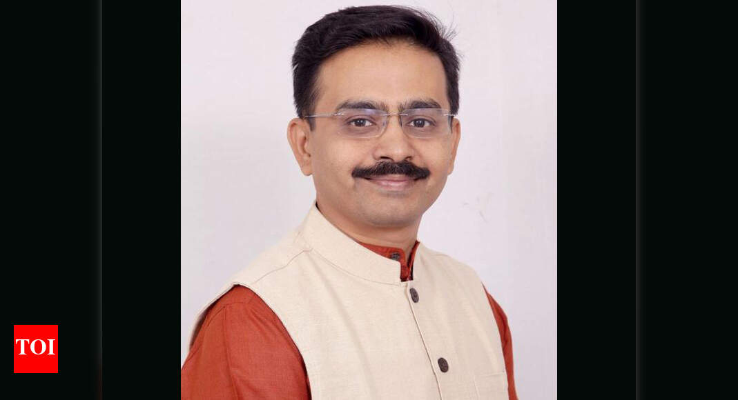 Rajeev Satav: Rajeev Satav replaces Gehlot as Gujarat Congress in ...