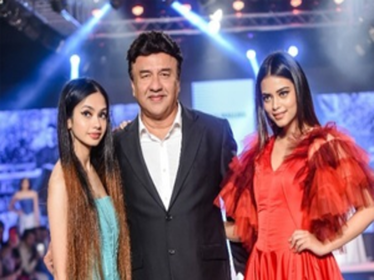 Priyadarshini Chatterjee opens the show for Adaa Mallikk at BTFW