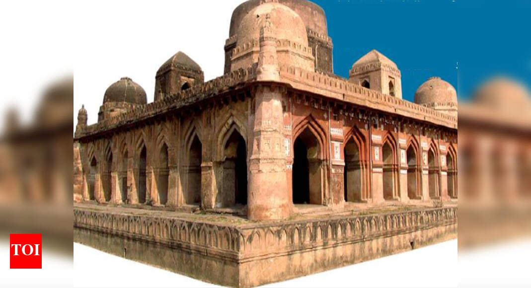 Kalpi Tomb: The graveyard shift in Kalpi | Lucknow News - Times of India