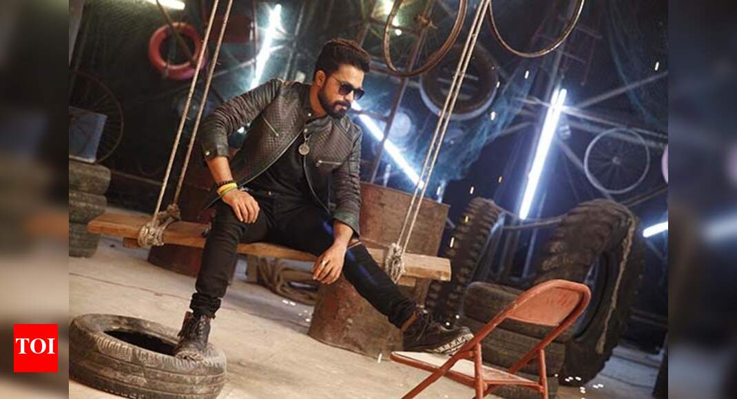 Suvrat Joshi's stylish turn for Shikari | Marathi Movie News - Times of ...