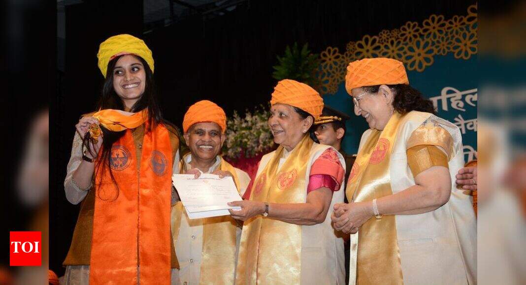 A vibe of Indian culture at DAVV’s convocation ceremony | Events Movie ...