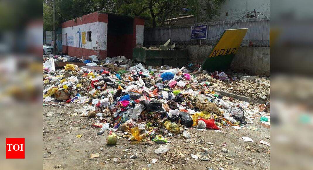 Trash outside NDPL office - Times of India