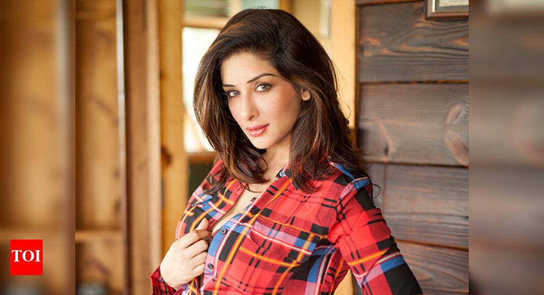 Sameksha joins the 'Khichdi' gang - Times of India