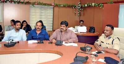 Amit Bhatnagar not new to controversies | Vadodara News - Times of India