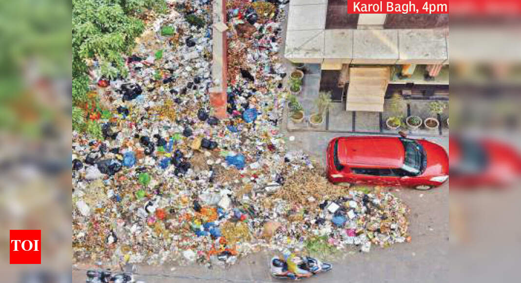 On Day 6, mini-landfills trigger health alarm | Delhi News - Times of India