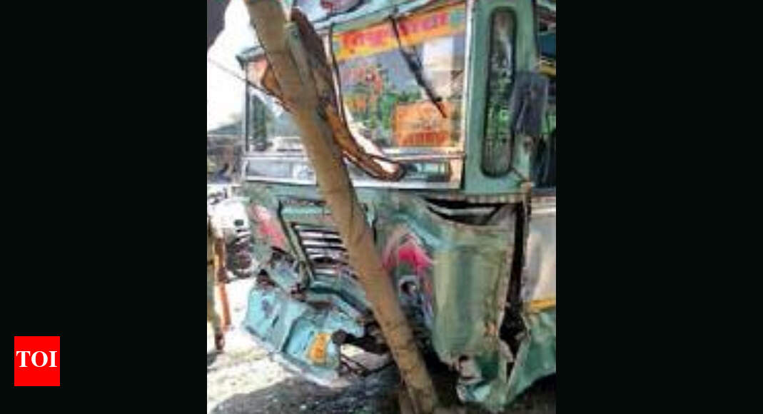 Man killed as lamp post hit by bus falls on him | Kolkata News - Times ...