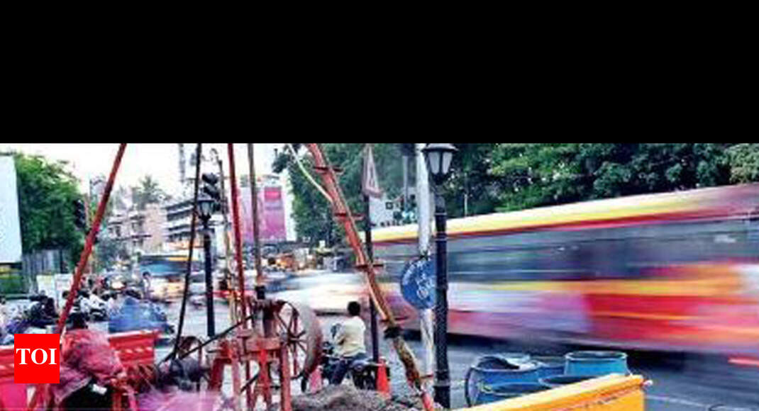 karve rd metro: Curbs on heavy vehicles as Karve Road Metro work begins ...