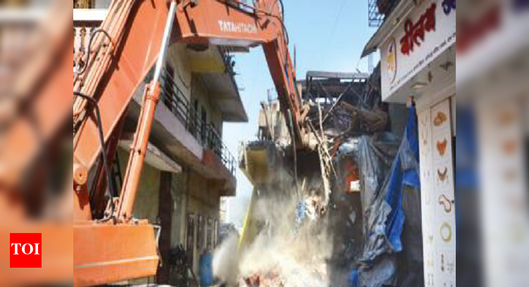 Ghansoli: Cidco team demolishes 2 illegal structures in Ghansoli as ... Ghansoli: Cidco team demolishes 2 illegal structures in Ghansoli as ...