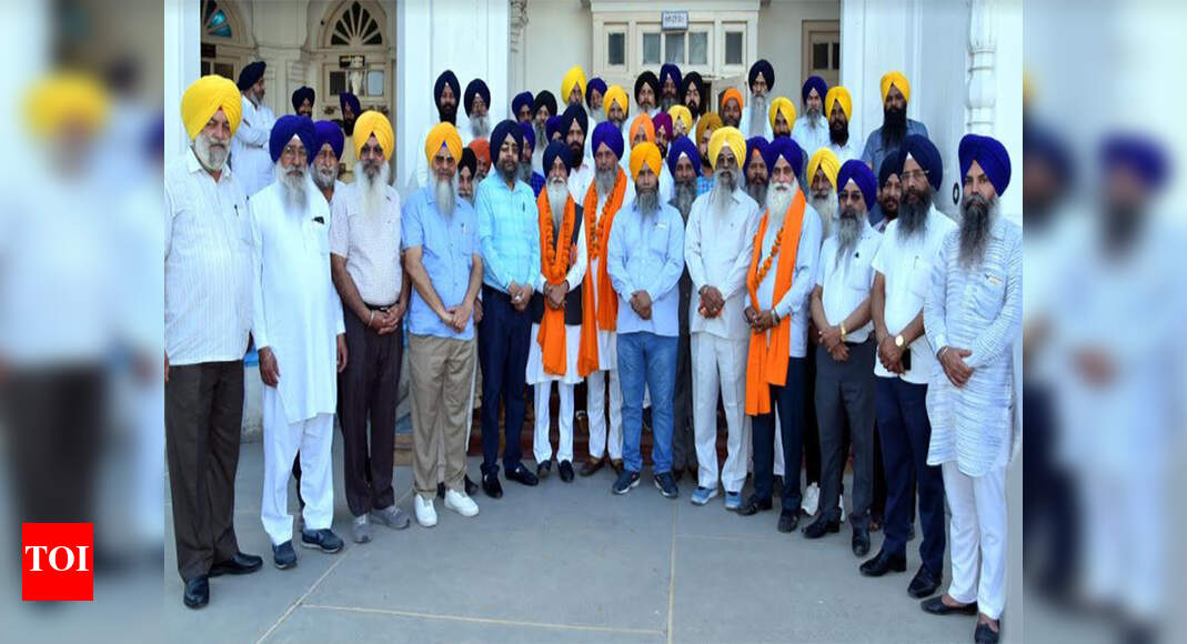 Sikh Jatha: Sikh Jatha’s leave for Pakistan to celebrate Baisakhi ...