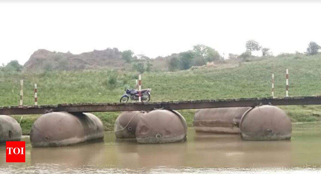 pontoon bridge: Pontoon bridge connecting MP with UP destroyed in ...