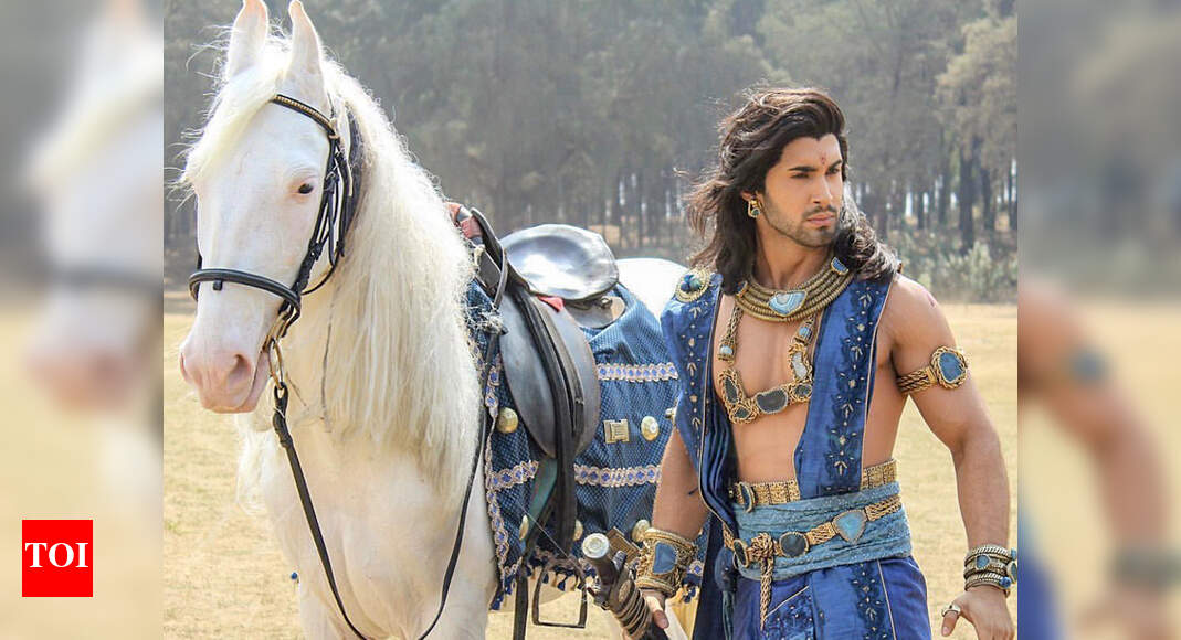 Porus hits a milestone of 100 episodes - The Times of India