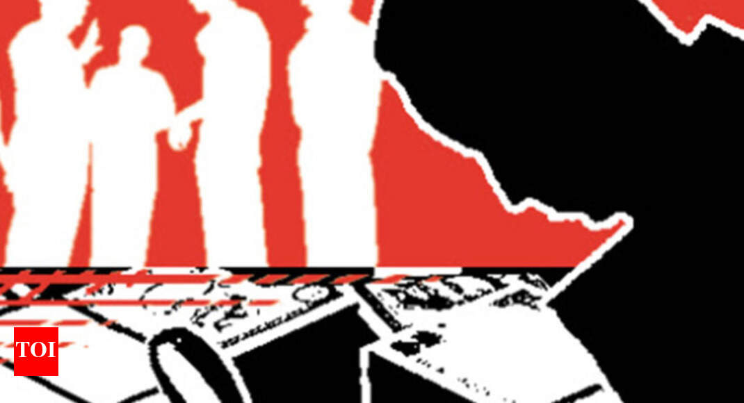 DVAC: DVAC squad finds Rs 1.9 lakh strewn on floor of RTO office ...