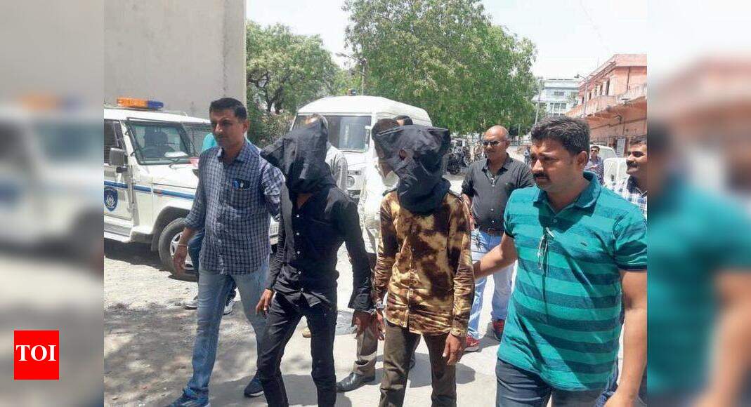 Jamnagar: Burglars who thrashed, robbed widow in Jamnagar arrested ...