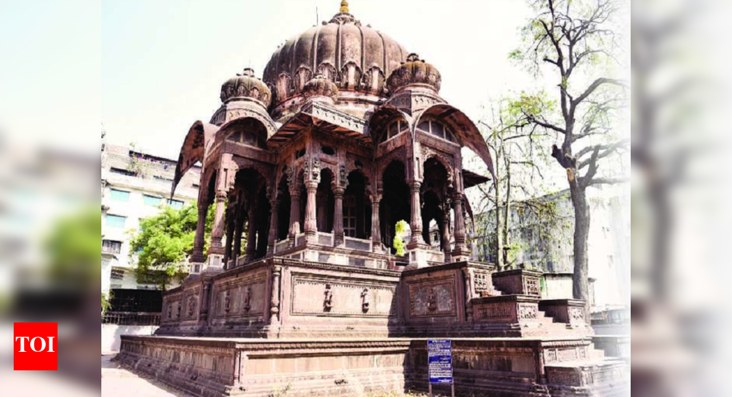Heritage faces monumental neglect in the heart of Indore | Indore News ...
