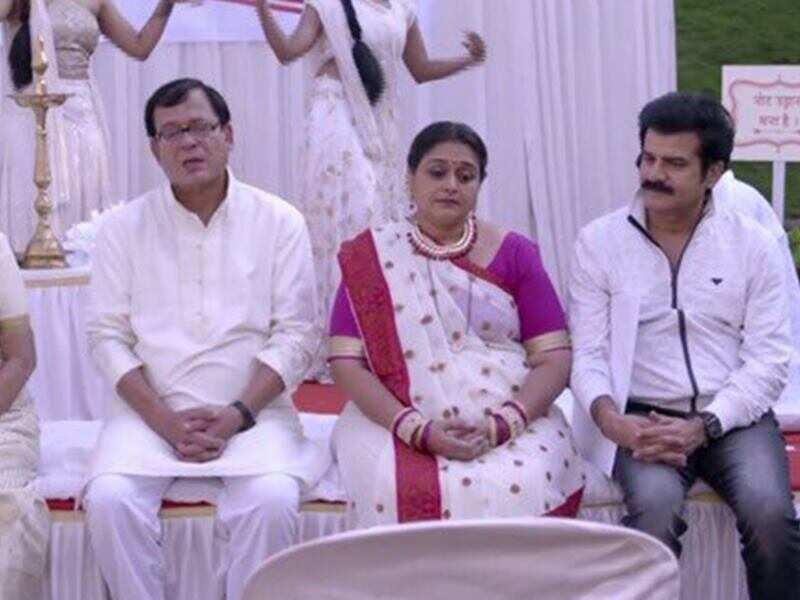 Khichdi review: Hansa, Praful, Jayshree cause laughter with their ...