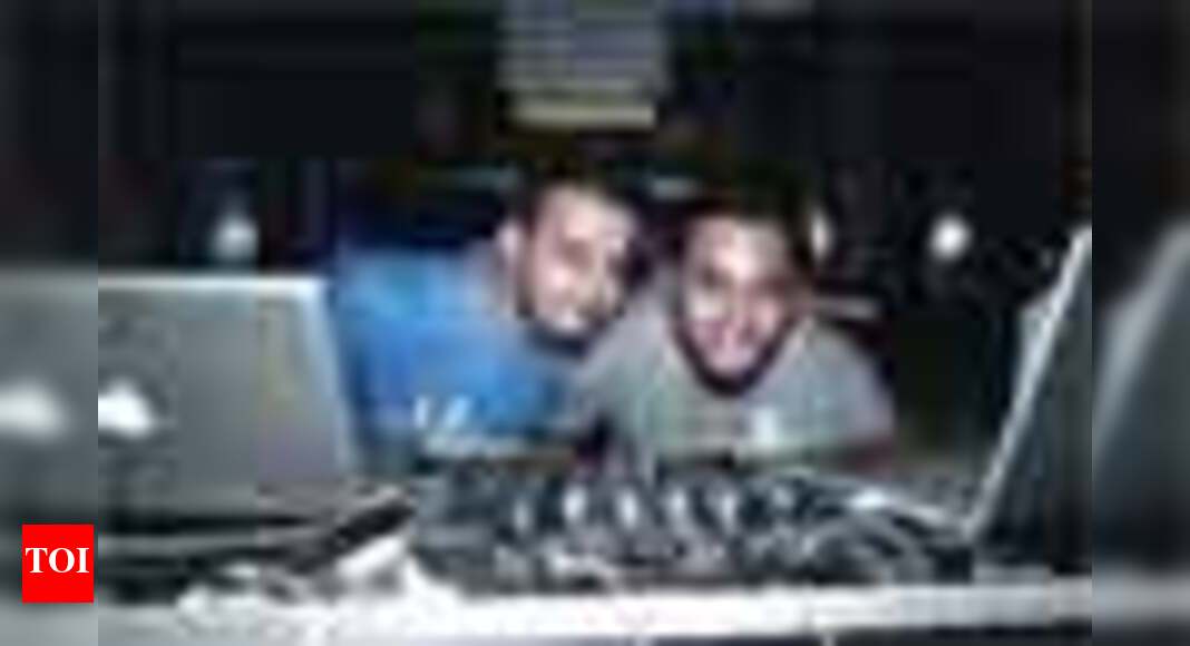 DJ Rackish played some amazing hip-hop mixes at the hip-hop night in ...