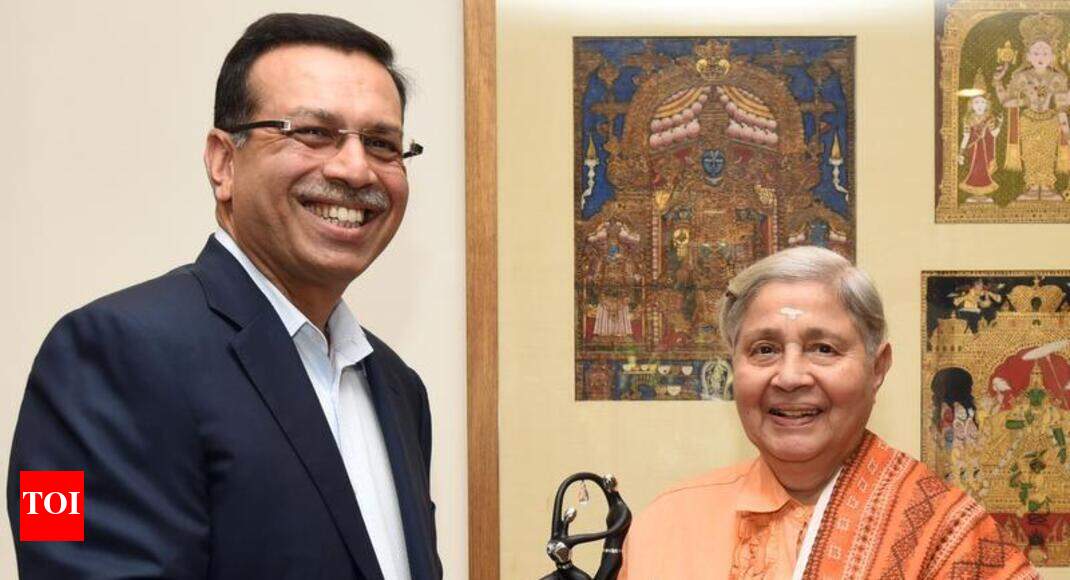 BCCL chairman gets lifetime contribution to media award - Times of India