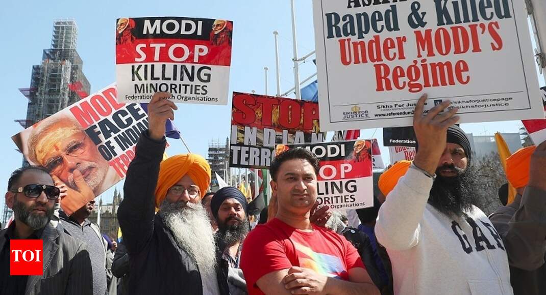 Modi in London: Demonstrations turn aggressive as Indian tricolour ...