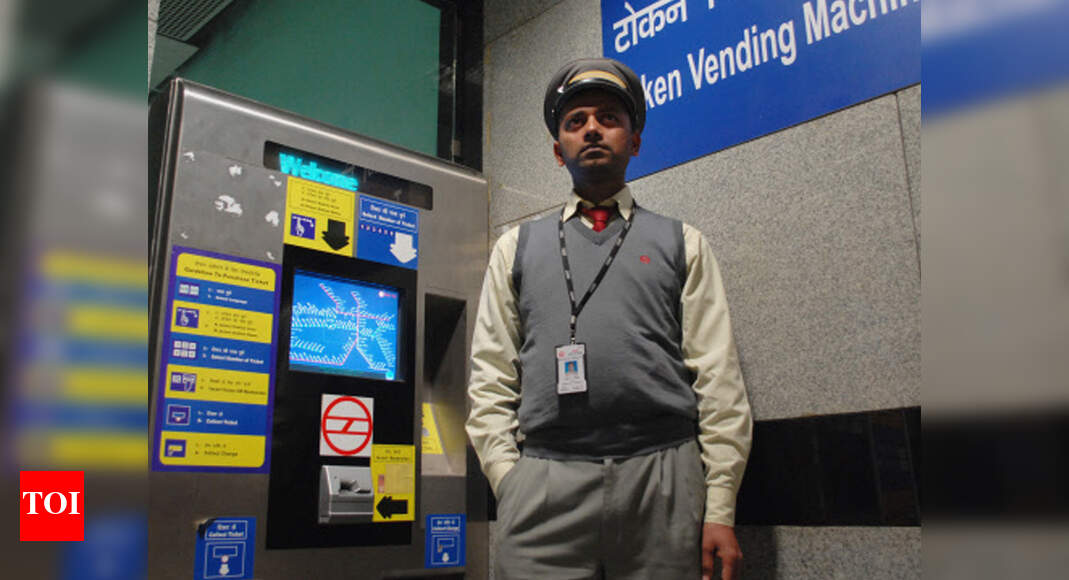 Delhi: All metro stations to go counterless soon, tokens only from ...