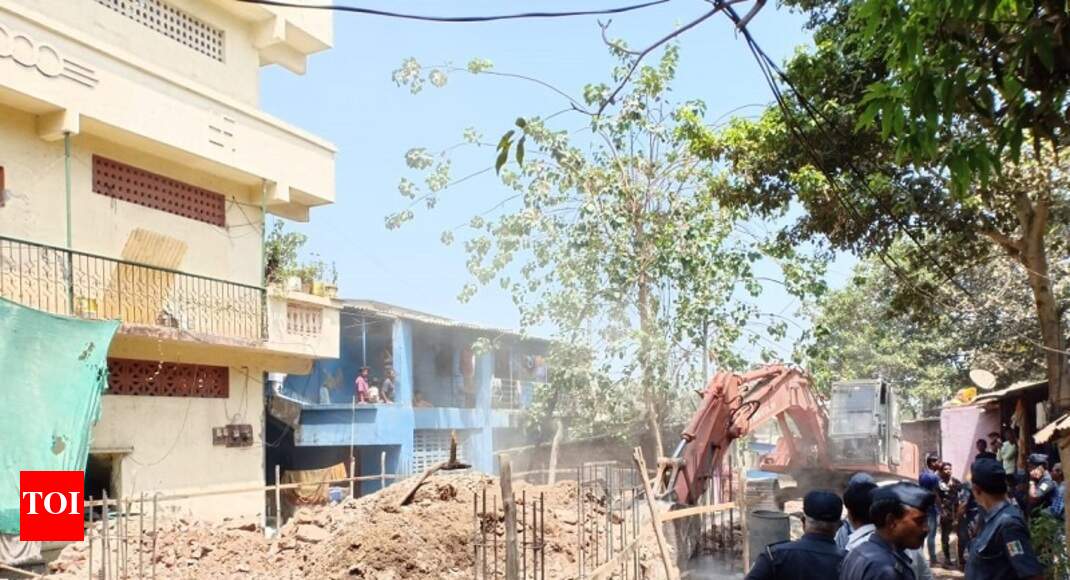 Navi Mumbai: Cidco removes illegal structures in Karave | Navi Mumbai ... Navi Mumbai: Cidco removes illegal structures in Karave | Navi Mumbai ...