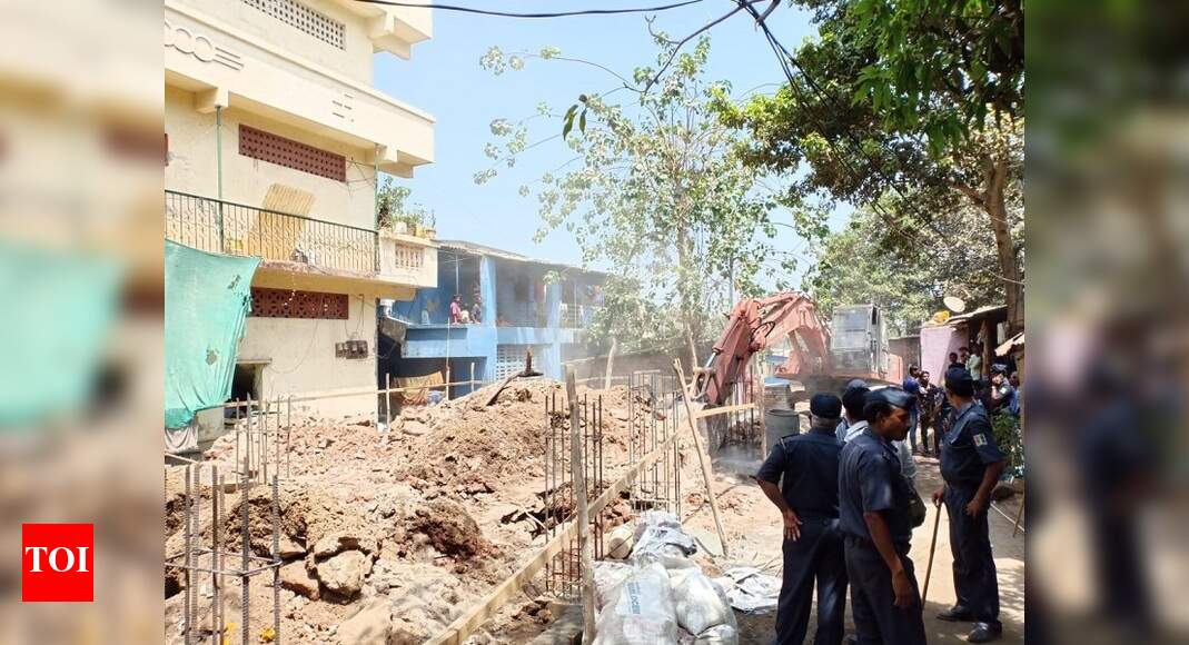 Navi Mumbai: Cidco removes illegal structures in Karave | Navi Mumbai ... Navi Mumbai: Cidco removes illegal structures in Karave | Navi Mumbai ...