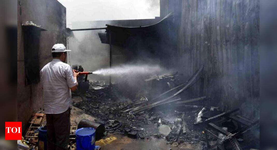 Slum fire leaves 500 homeless in Gurugram | Gurgaon News - Times of India