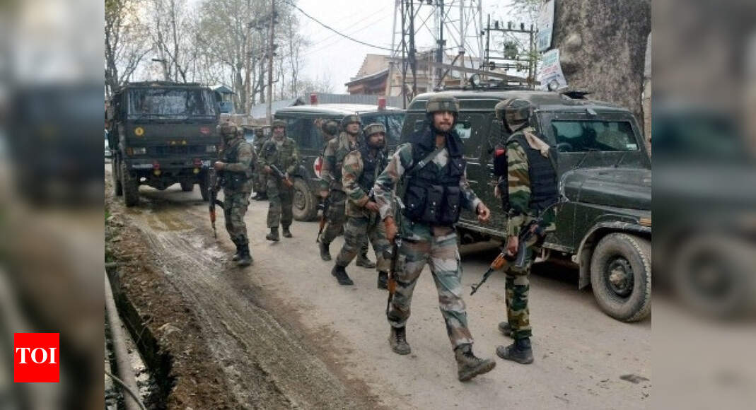 Kashmir: Kashmir encounter: 4 terrorists, 2 security men killed in ...