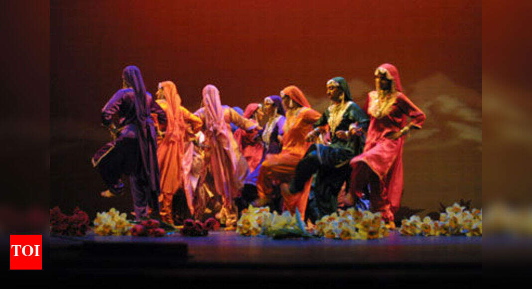Kashmiri students perform folk dance in Nashik | Events Movie News ...