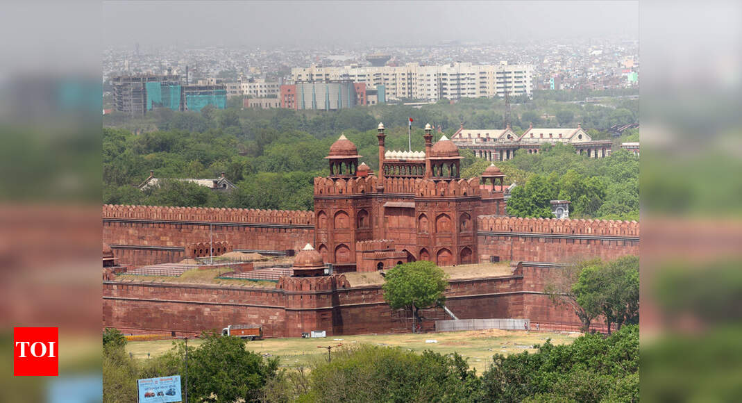 Dalmia Bharat 'adopts' Delhi's Red Fort to maintain it | Delhi News ...