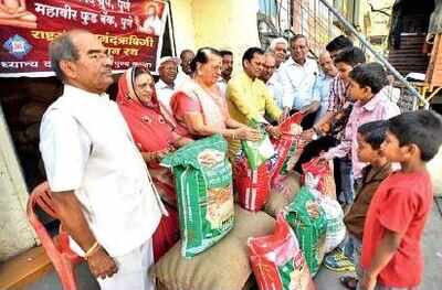 Donating grains, far and wide | Pune News - Times of India